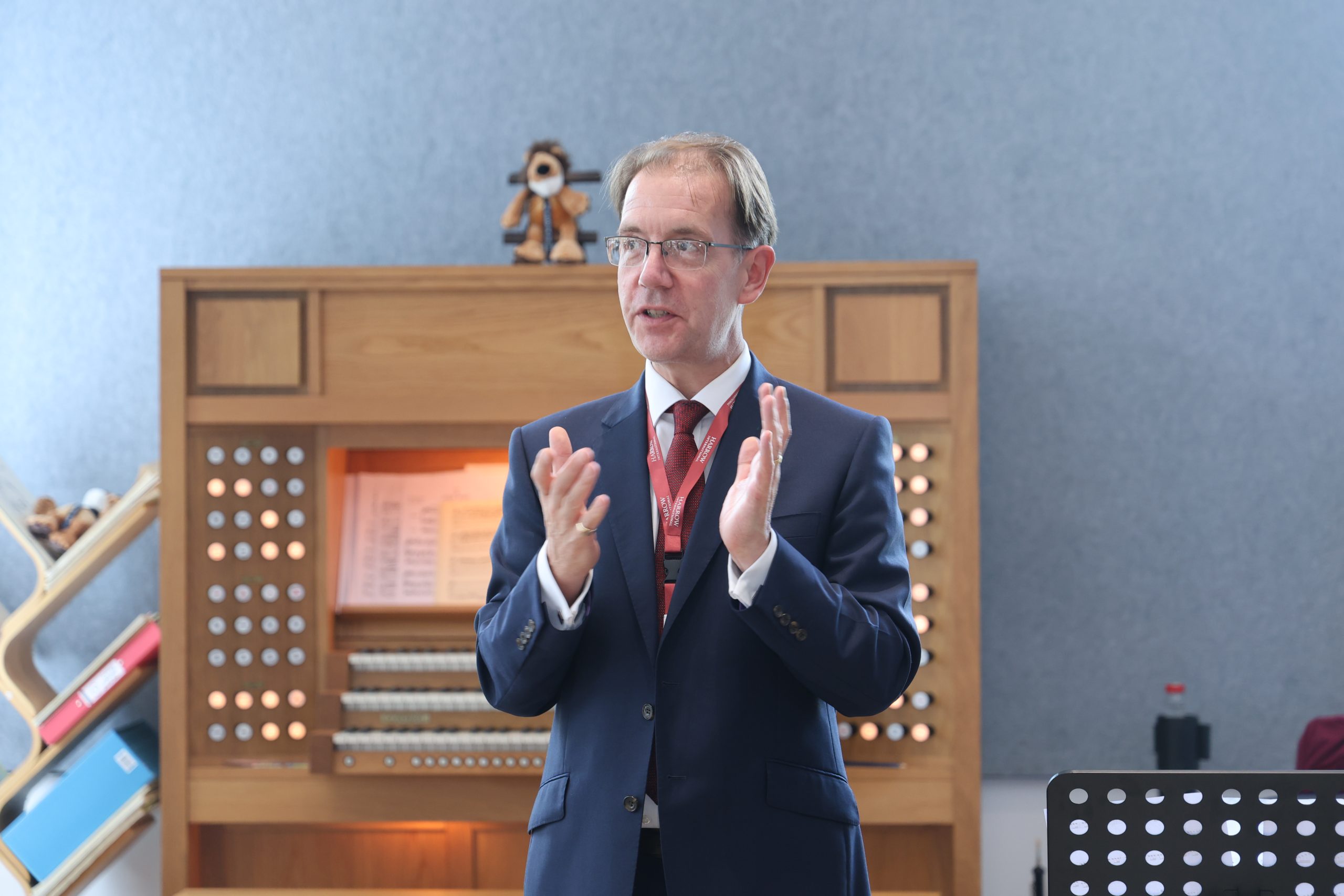 The Director of Music at Harrow School, UK visited Harrow Hengqin to ...